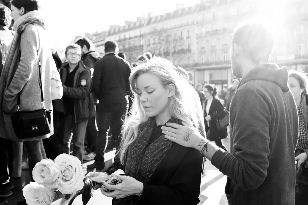 Слики од очевидецот на фотографот Кристијан Мовила од нападот на Париз и неговите последици 43034_6