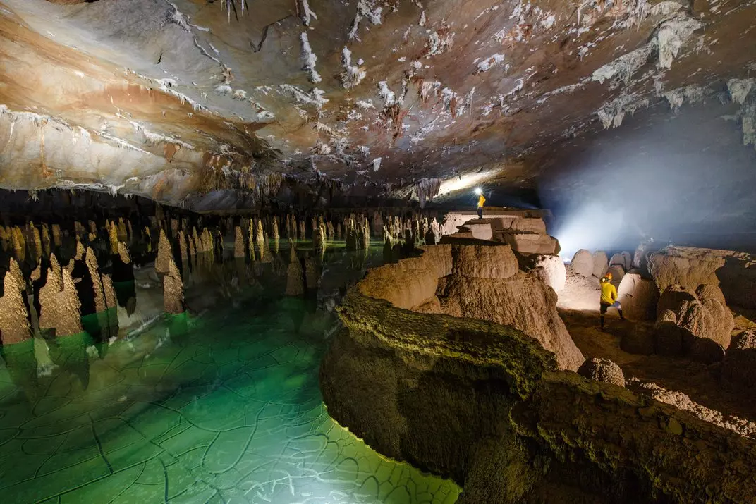 Hierdie asemrowende foto's van Viëtnam se grotte bring die leunstoelspelunker in almal na vore 43039_4