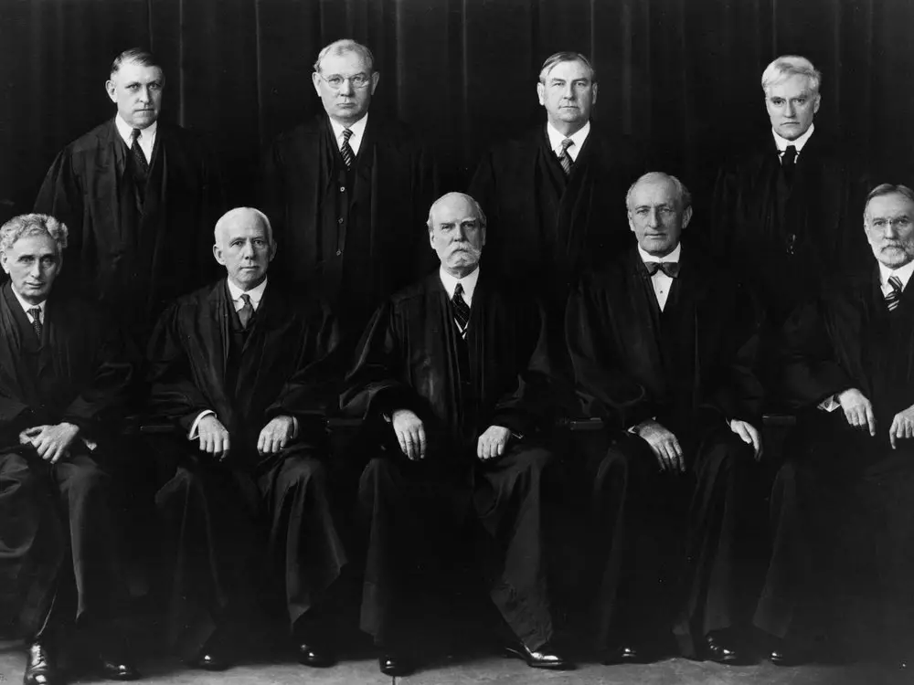 當富蘭克林·羅斯福與最高法院發生衝突並輸了