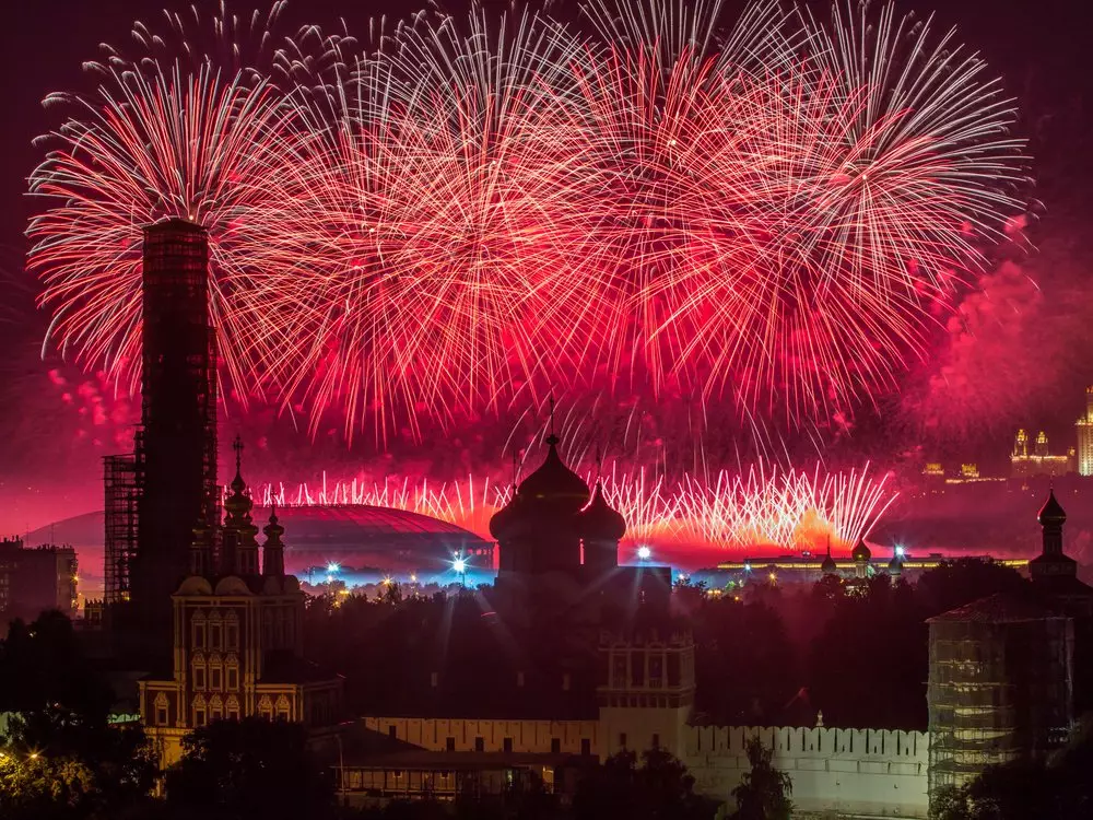 fuegos artificiales rojos