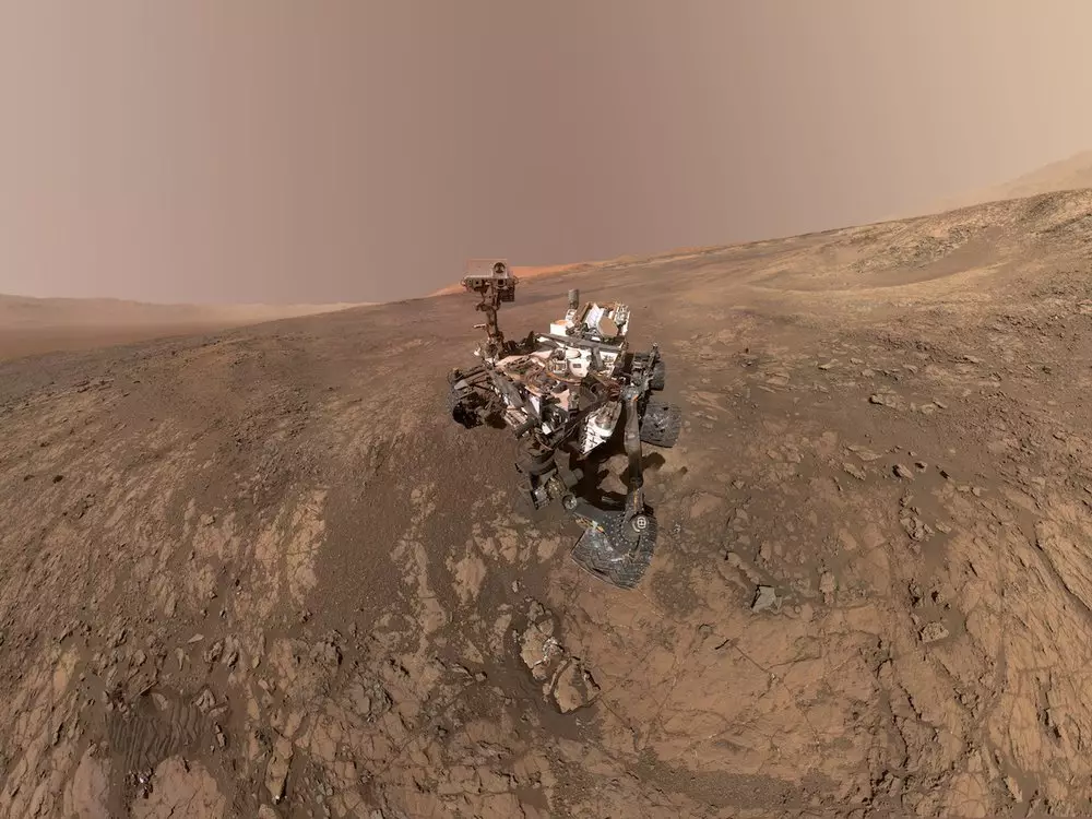 "Intrigaj" Karbonaj izotopoj sur Marso povus esti el kosma polvo, UV-radiado aŭ antikva vivo