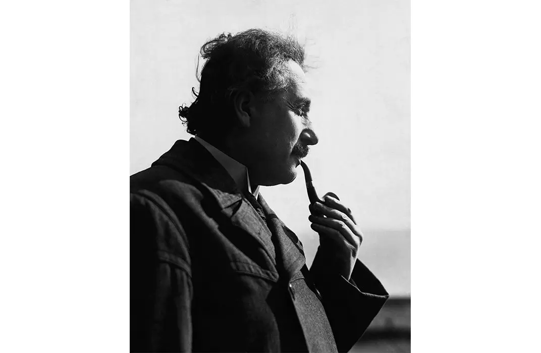 Għaliex Albert Einstein, il-Ġenju Wara t-Teorija tar-Relattività, Iħobb il-Pipe Tiegħu 43820_4