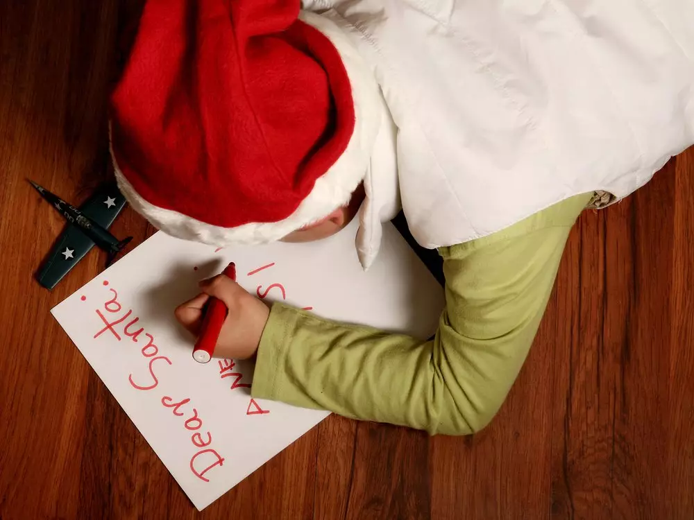Санта Клаус захидал бичиж байна