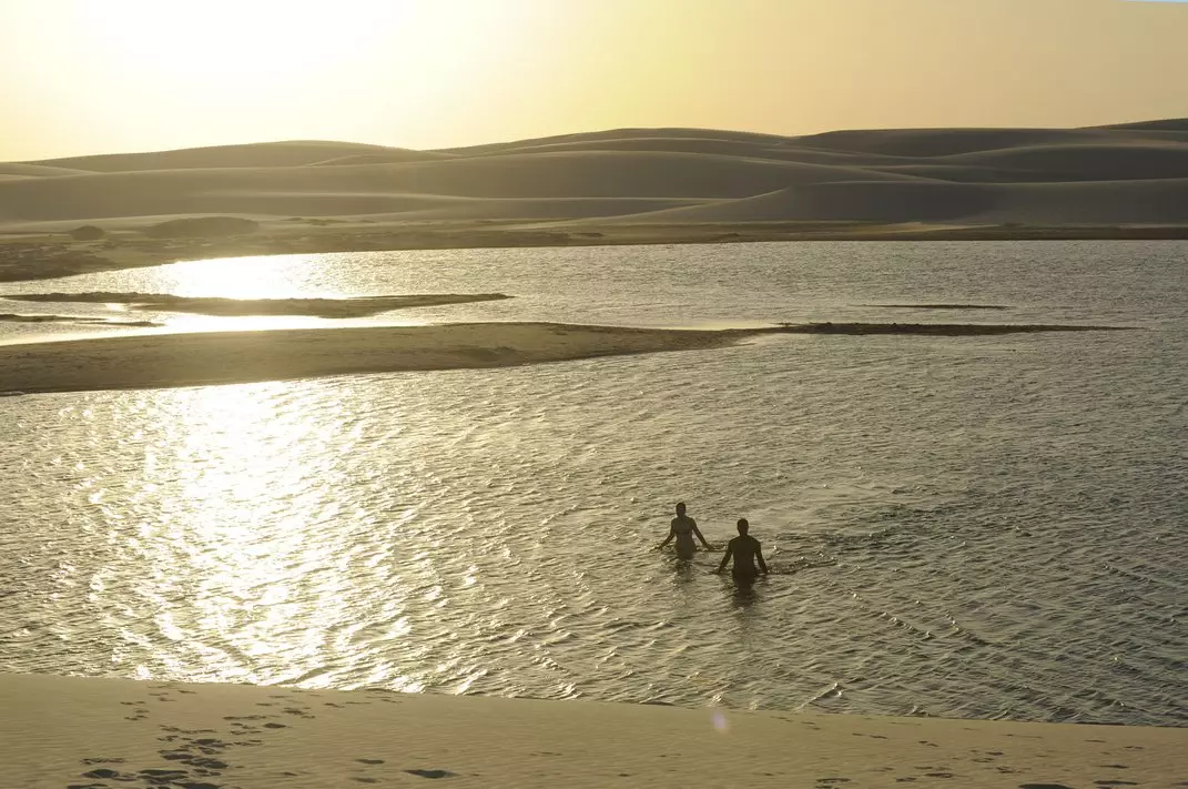 Jak tisíce průzračně modrých lagun skončí v těchto brazilských písečných dunách? 44464_1