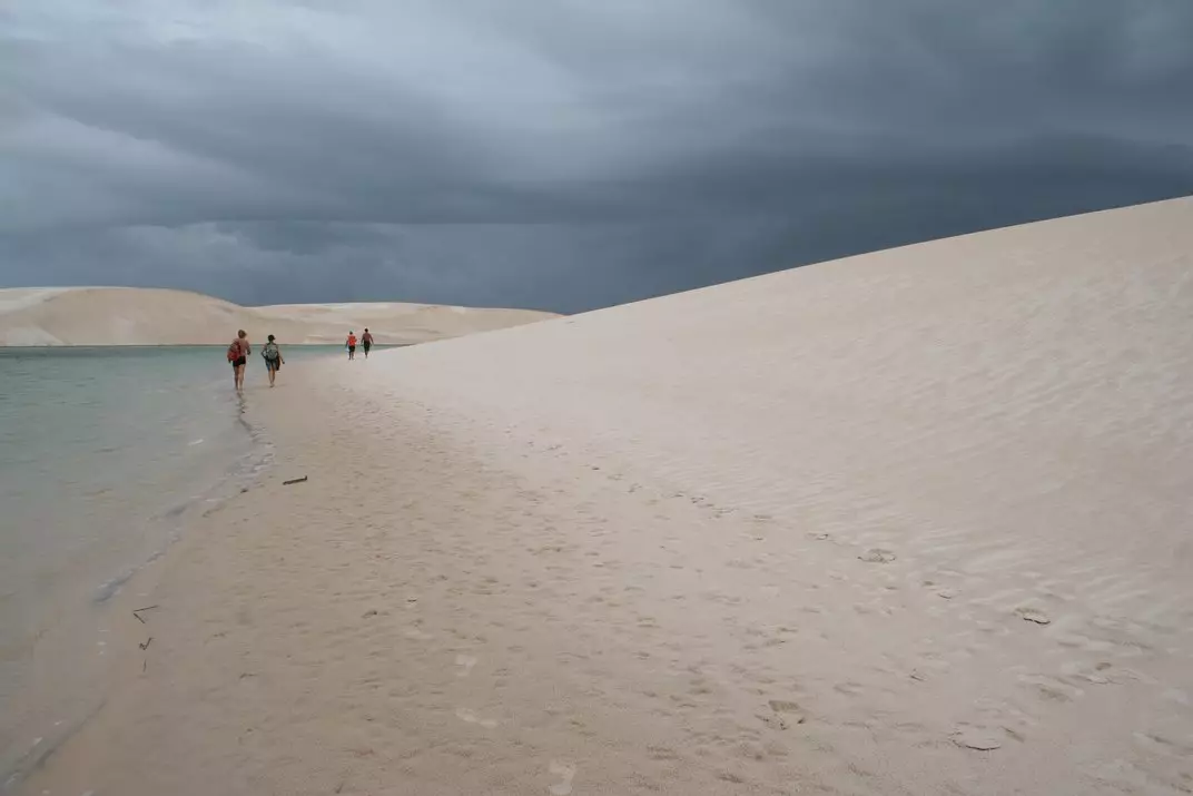 ब्राजील के इन रेत के टीलों में हजारों साफ नीले लैगून कैसे समाप्त होते हैं? 44464_14