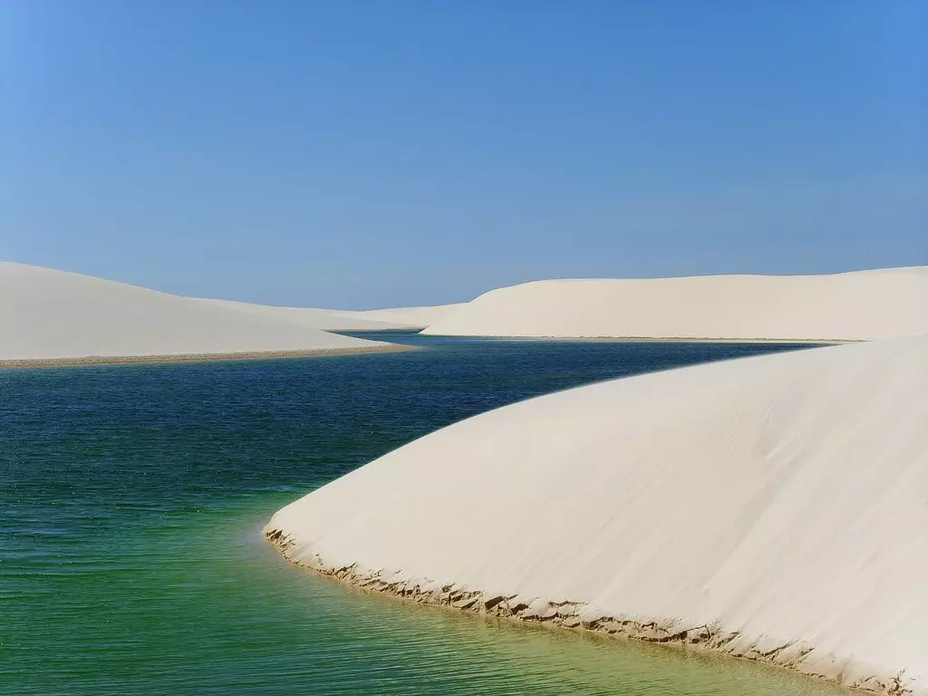 Si përfundojnë mijëra laguna blu të qarta në këto duna rëre braziliane? 44464_6