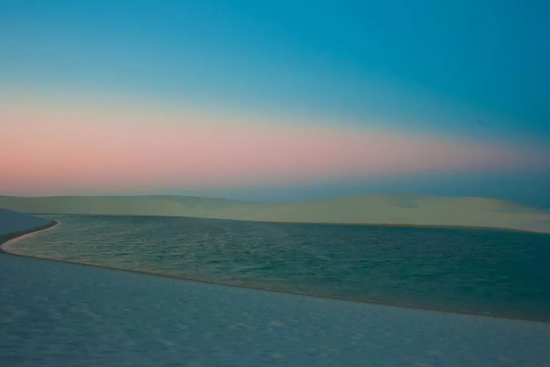 Как тысячи чистых голубых лагун оказались в этих бразильских песчаных дюнах? 44464_9
