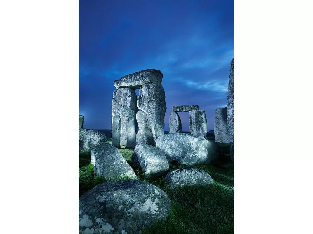 ከ Stonehenge በታች ምን አለ? 44654_2