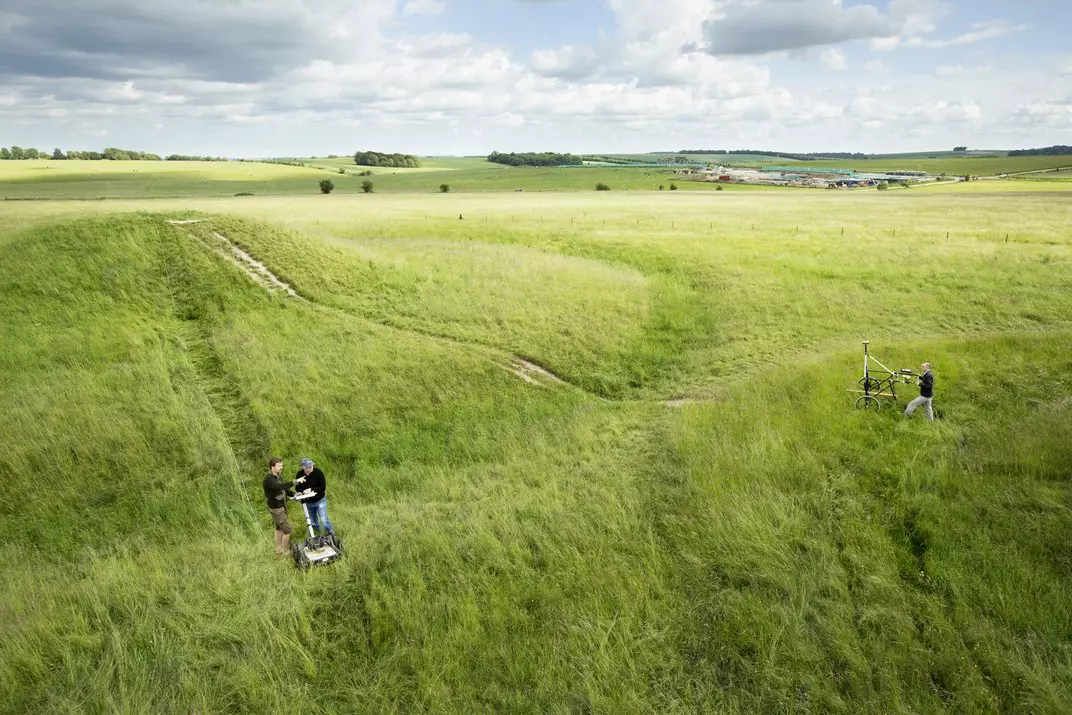 Co se skrývá pod Stonehenge? 44654_6