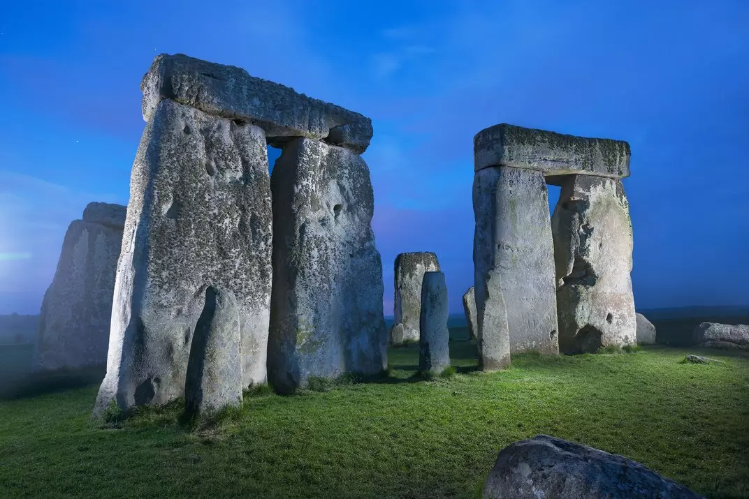 Dab tsi dag Hauv qab Stonehenge? 44654_7