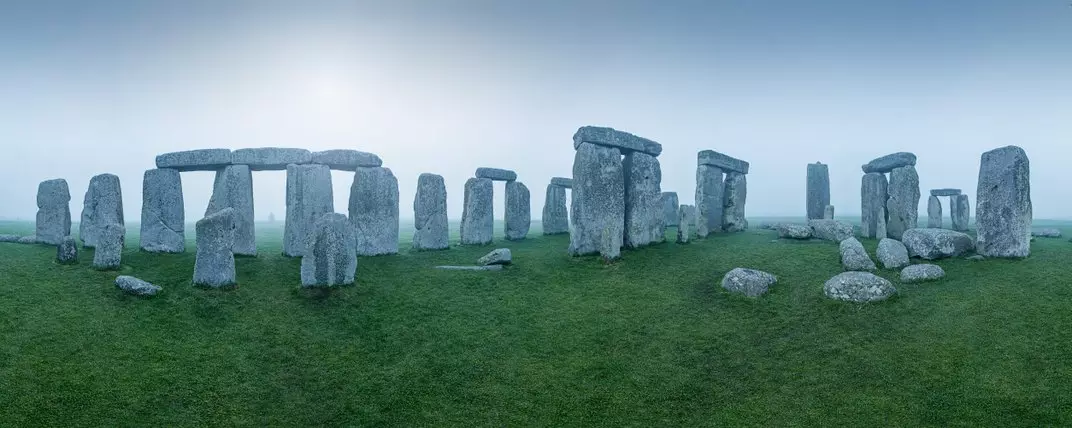 Stonehenge အောက်မှာ ဘာတွေရှိလဲ။ 44654_8