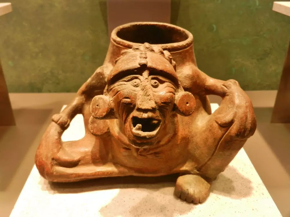 Древний горшок майя