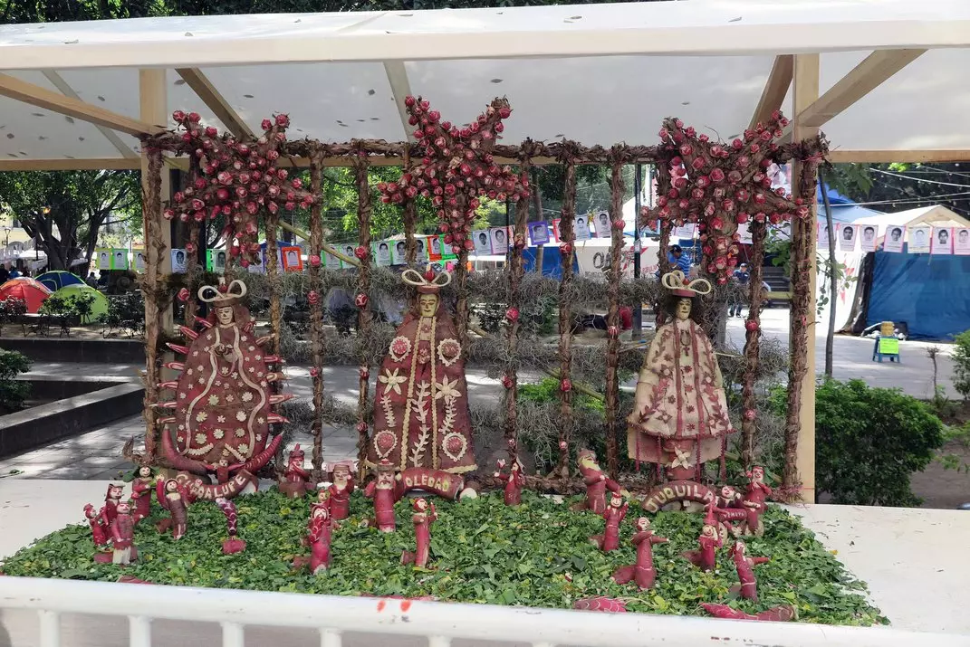 Зошто резбата на ротквица стана популарен празничен настан во Оахака 44873_2