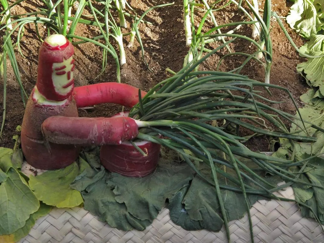 Зошто резбата на ротквица стана популарен празничен настан во Оахака 44873_6