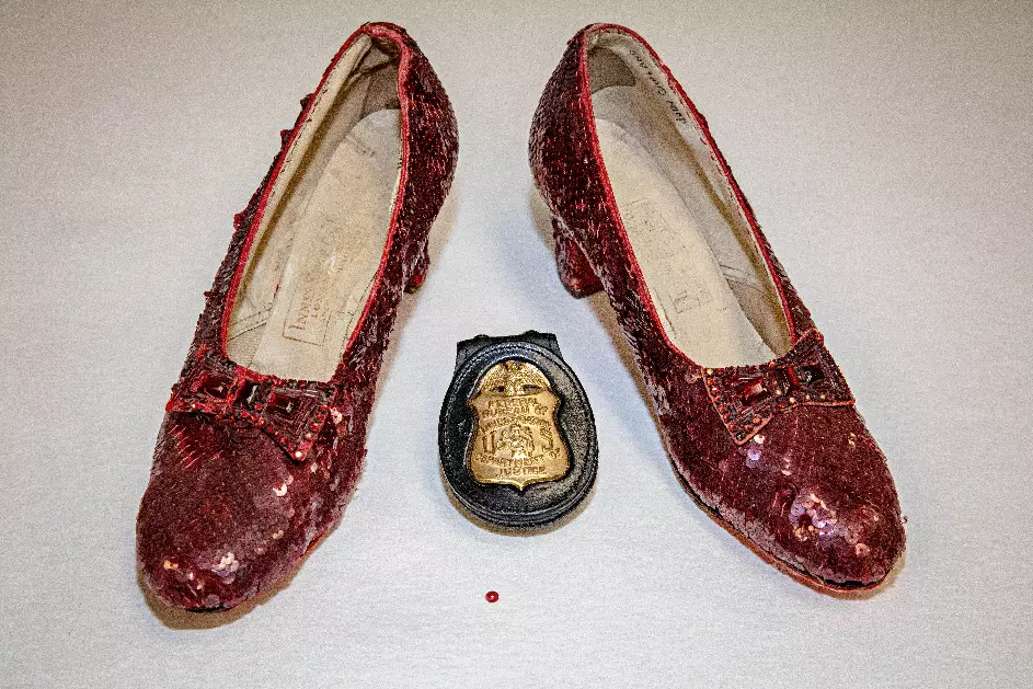 Ruby Slippers نى ئەسلىگە كەلتۈردى