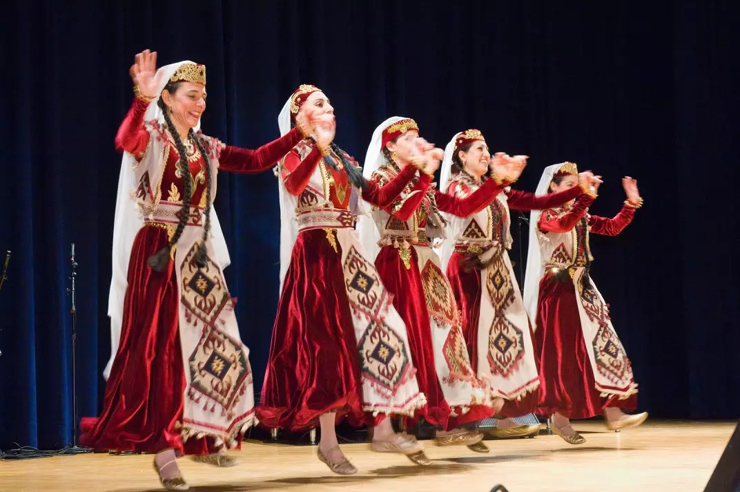 Kako se je armenski ples prilagajal skozi čas in prostor 45422_9