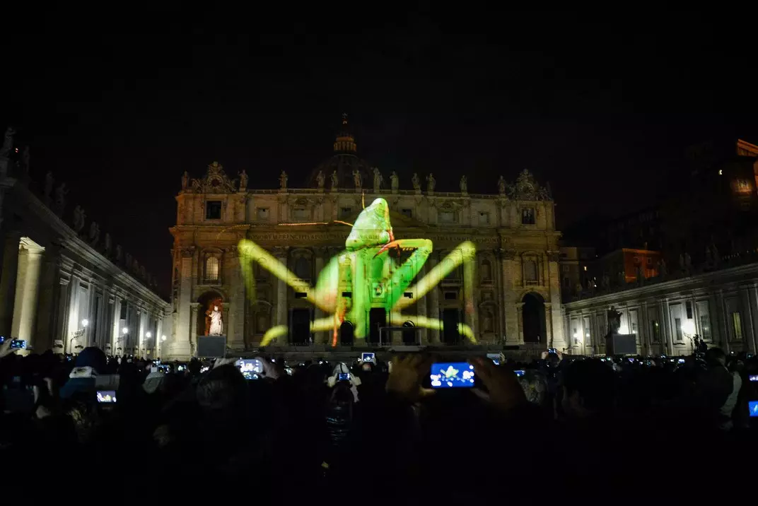 Vedeți Vaticanul luminând cu imagini de avertizare împotriva schimbărilor climatice 45800_4