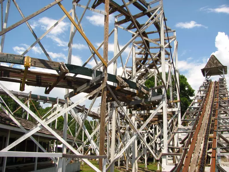 Plimbați-vă pe cele mai istorice roller coaster din America 46169_2