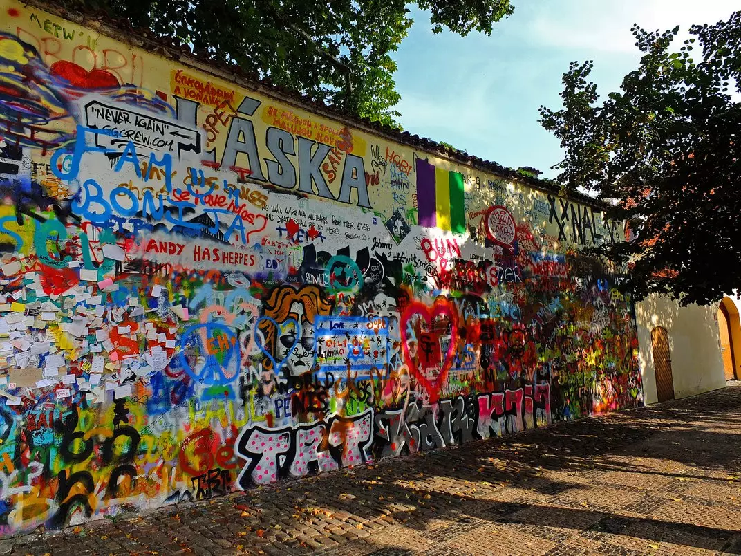 Lennon Wall ka hor inta uusan dhamaan