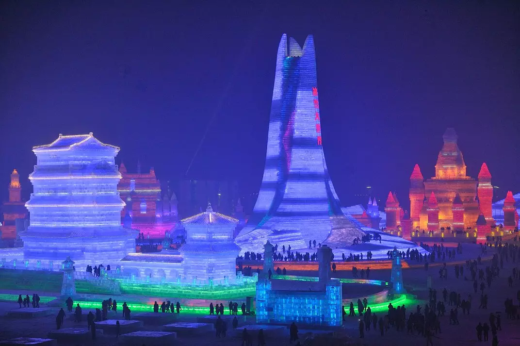 Todo o mundo é uma escultura congelada no Festival de Gelo e Neve da China 46419_3