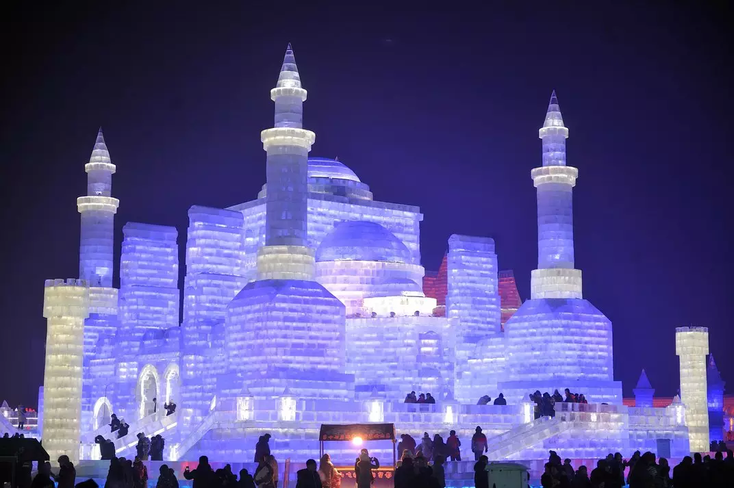 All d'Welt ass eng Frozen Skulptur um China's Ice and Snow Festival 46419_5