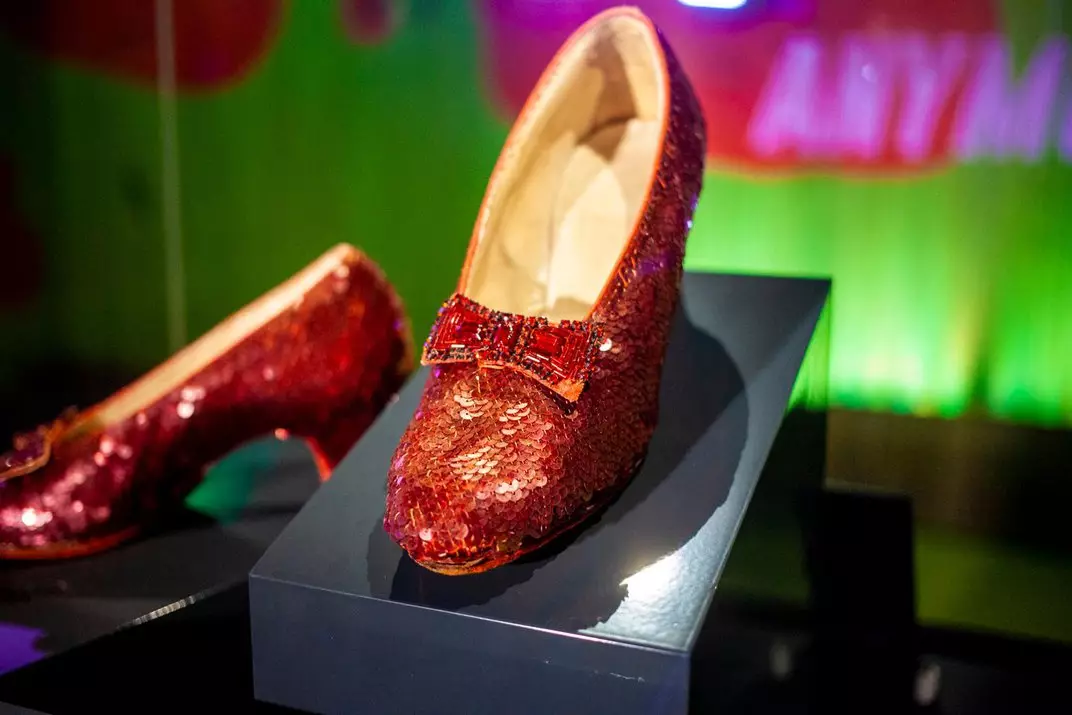 Завръщането на емблематичните рубинени чехли на Дороти, сега наскоро запазени за векове 46656_1