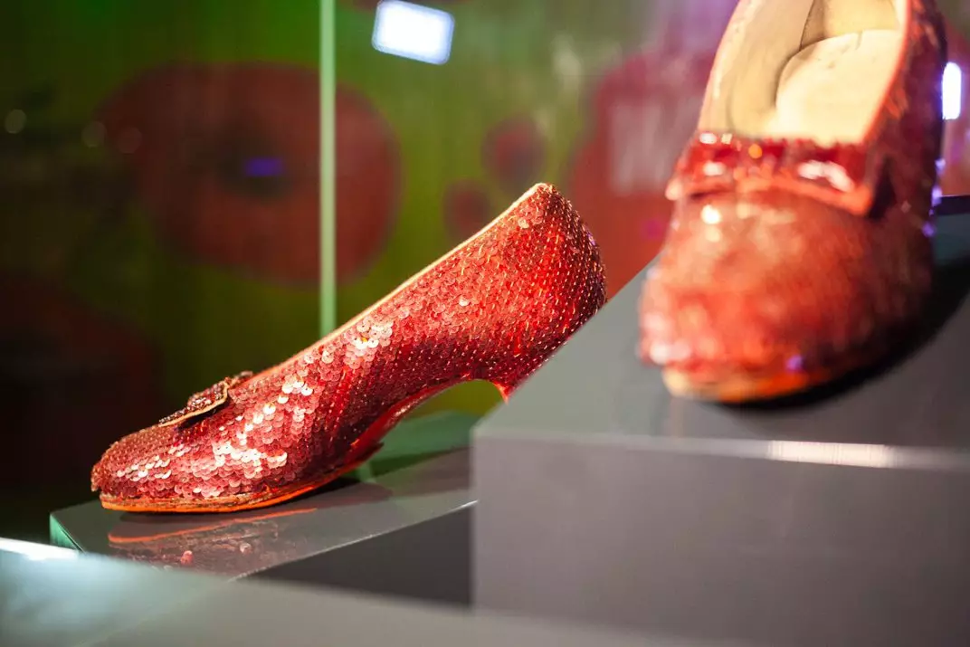 It weromkommen fan Dorothy's Iconic Ruby Slippers, no nij bewarre foar de ieuwen 46656_3