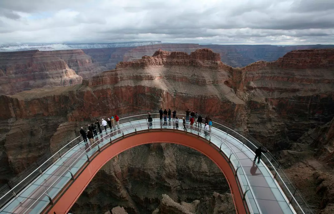 Look Down If You Dare: 14 av verdens mest skremmende (og vakre) Glass Skywalks 46819_2