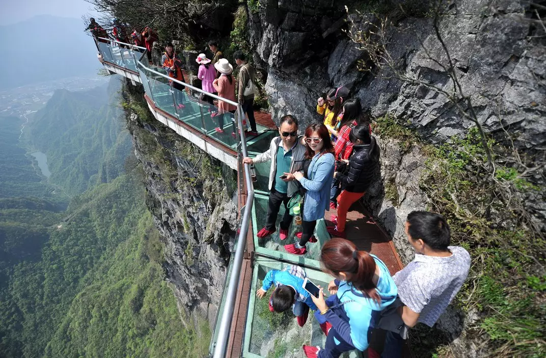 Batyrsaňyz aşak serediň: Dünýäniň iň gorkunç (we owadan) aýna Skywalks-dan 14-si 46819_8