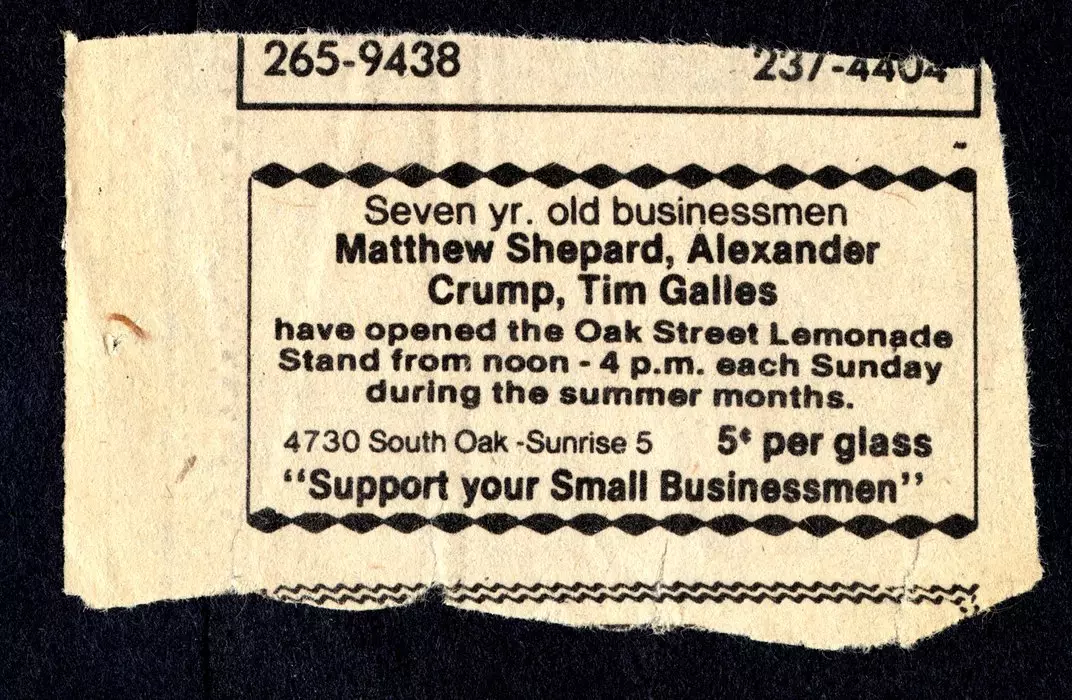 Terwyl sy oorblyfsels uiteindelik begrawe word, kom kragtige embleme van Matthew Shepard se lewe en geheue na die Smithsonian 46942_5