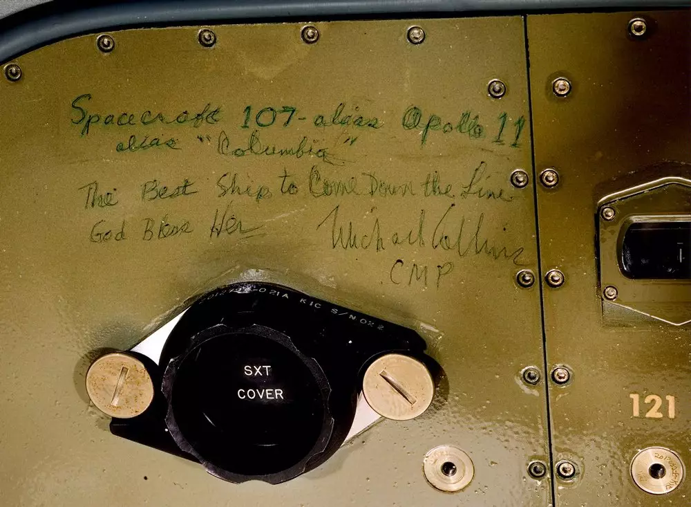 နောက်ထပ် Giant Leap တွင်၊ Apollo 11 Command Module သည် လူသားတို့အတွက် 3-D digitized ဖြစ်သည်။ 47271_4