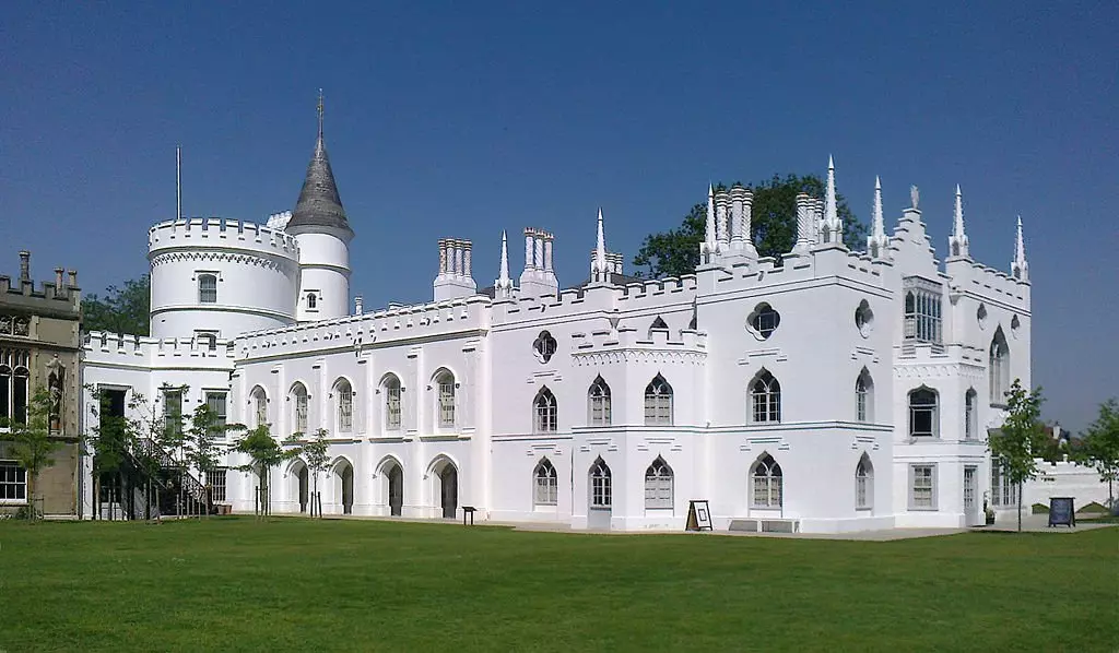 Mausisaon nga Koleksyon sa Makasaysayanhong Katingad-an nga Nahiusa Pag-usab sa Neo-Gothic Castle ni Horace Walpole 47272_4