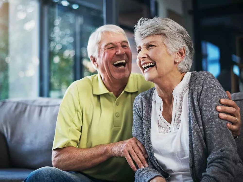 Настай хүмүүс яагаад мэдрэмжээ илүү хянаж байдаг вэ?