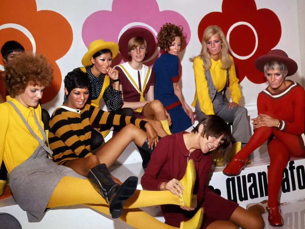 Mary Quant och modeller vid lanseringen av Quant Afoots skokollektion, 1967 © PA Prints 2008.jpg