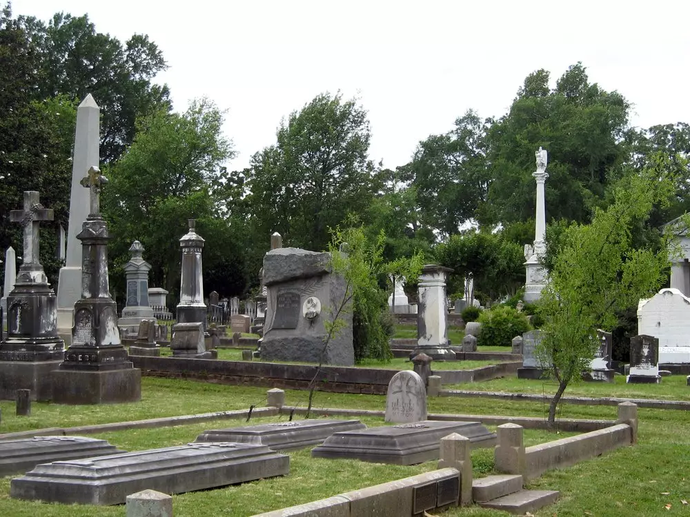 Mount_Holly_Cemetery_1.jpg