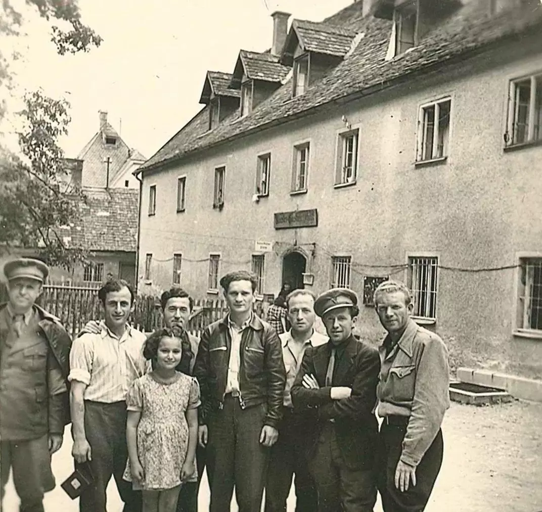 Khi một tu viện Bavaria cung cấp một ngôi nhà cho người tị nạn Do Thái 48169_5