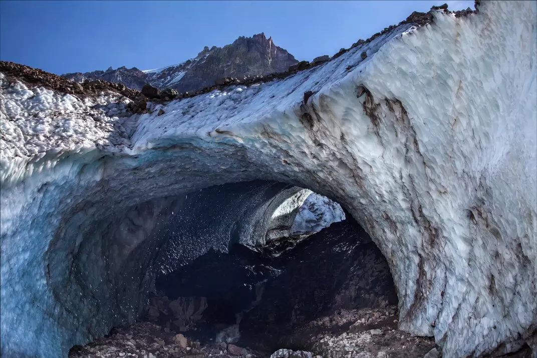Kuckt d'Schéinheet vun verschwannen Gletscher Äis Caves op Mount Hood 48469_10