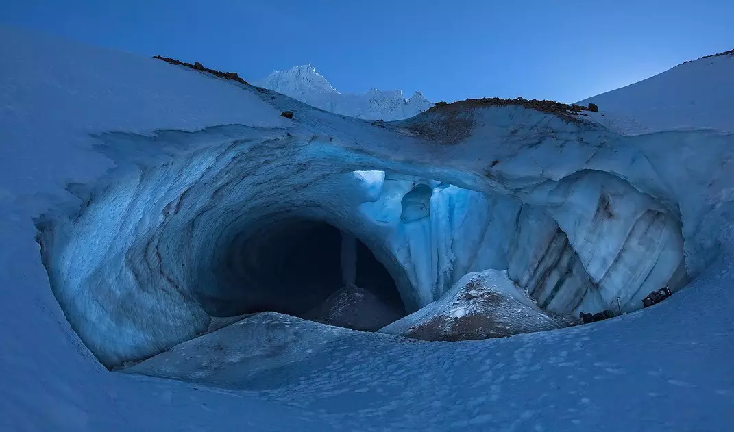 Saib seb qhov zoo nkauj ntawm Disappearing Glacier Ice Caves ntawm Mt. Hood 48469_5