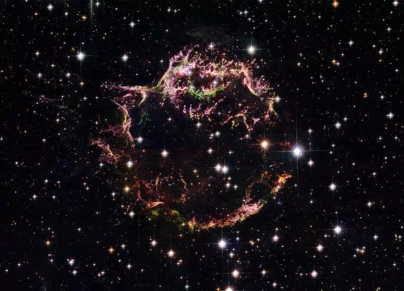 De Hubble-romteteleskoop hat 25 jier yn 'e romte west, hjir is wat it hat sjoen 48494_2