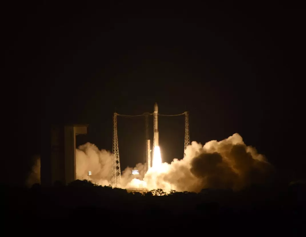 Liftoff sa Vega VV06 nga nagdala sa LISA Pathfinder kaniadtong 3 Disyembre 2015 gikan sa Spaceport sa Europe, French Guiana. Pinaagi sa ESA–Stephane Corvaja, 2015