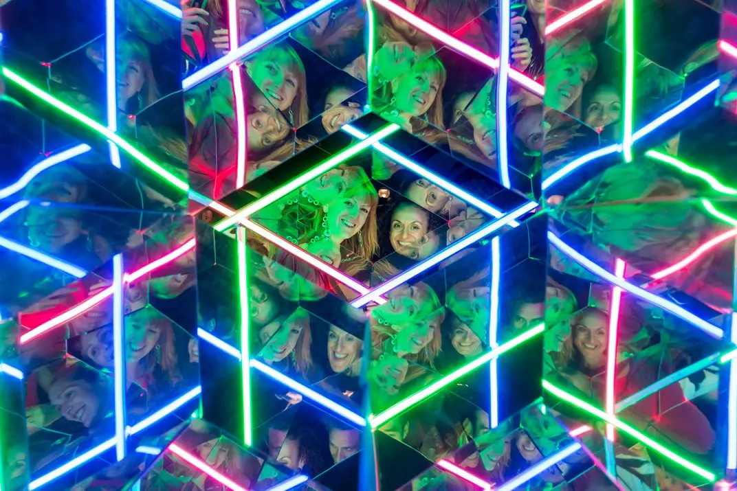 Sydneyjev spektakularni Technicolor Art Festival u devet očaravajućih GIF-ova 48832_22