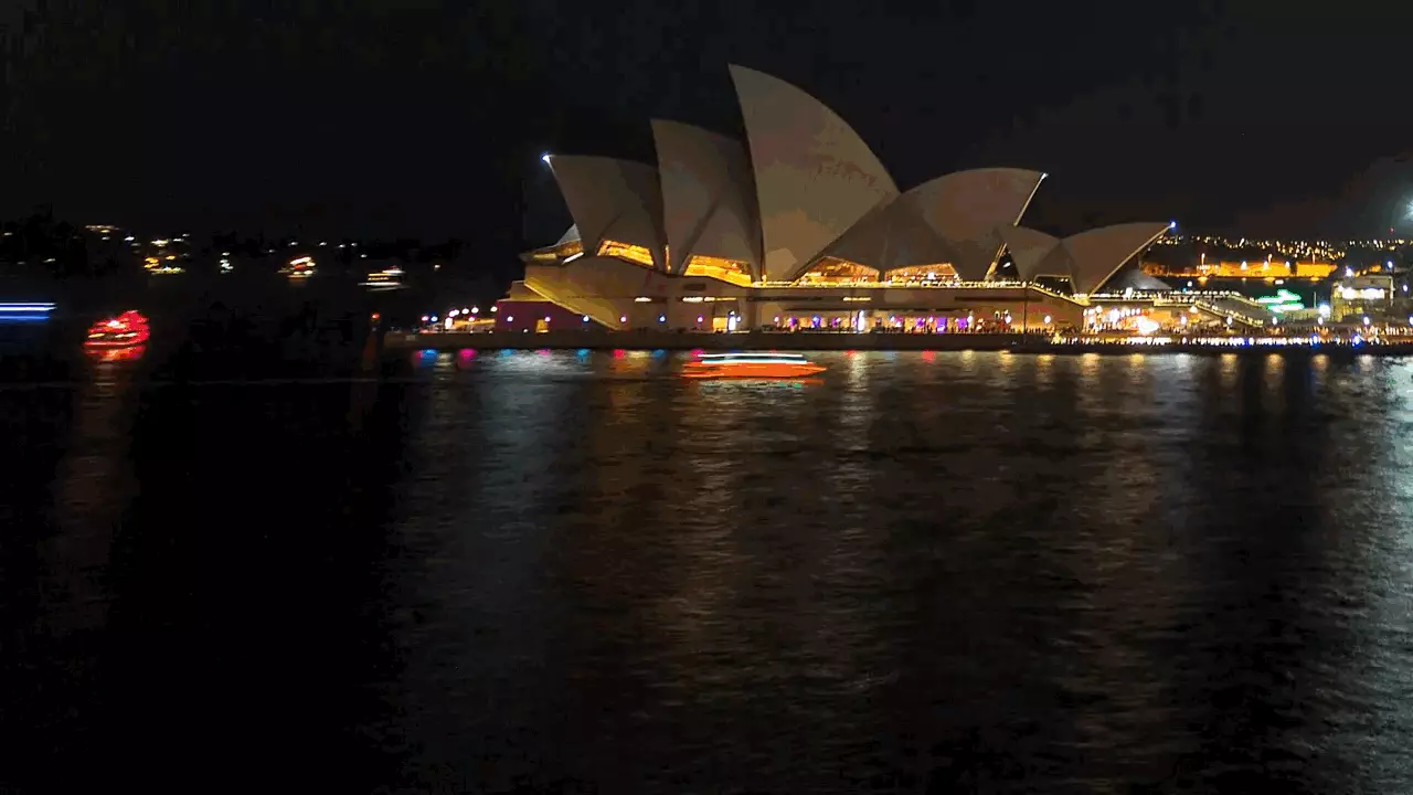 九个迷人的 GIF 呈现悉尼壮观的彩色艺术节