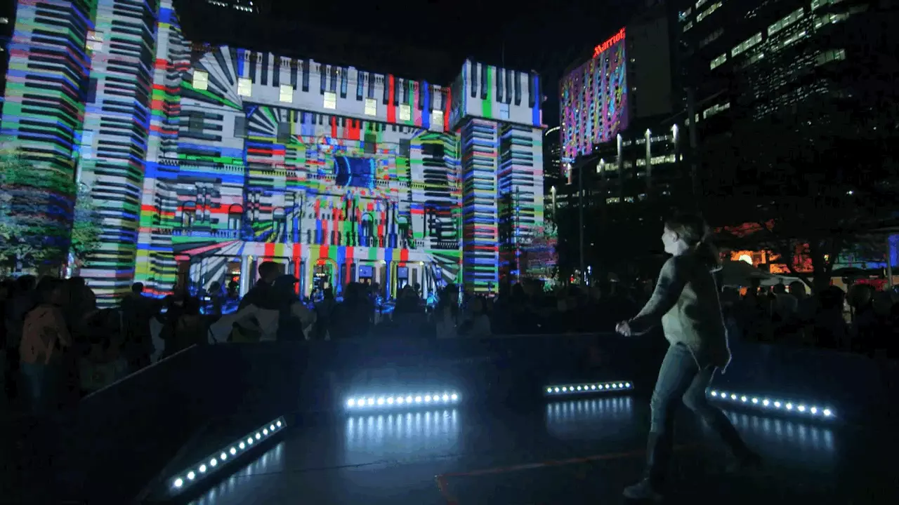 Фестивалът на зрелищните Technicolor Art в Сидни в девет хипнотизиращи GIF-а