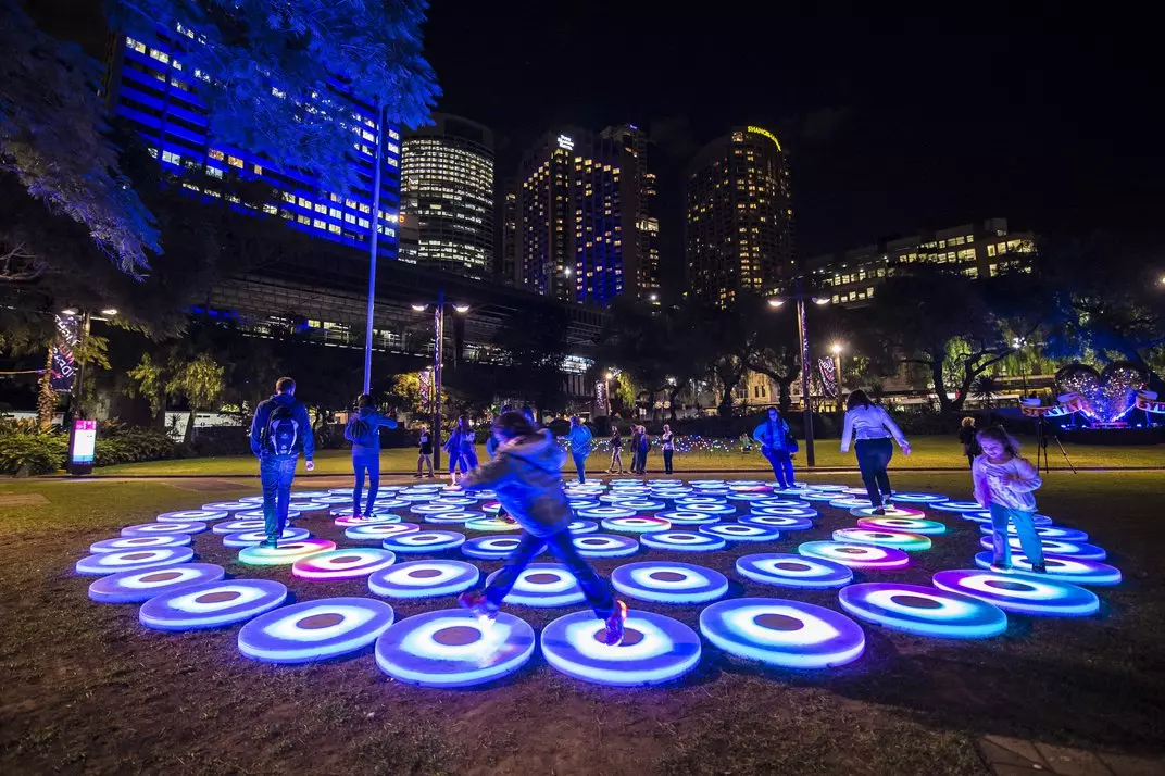 Sydney's Spektakulêre Technicolor Art Festival yn njoggen betoverende GIF's 48832_5