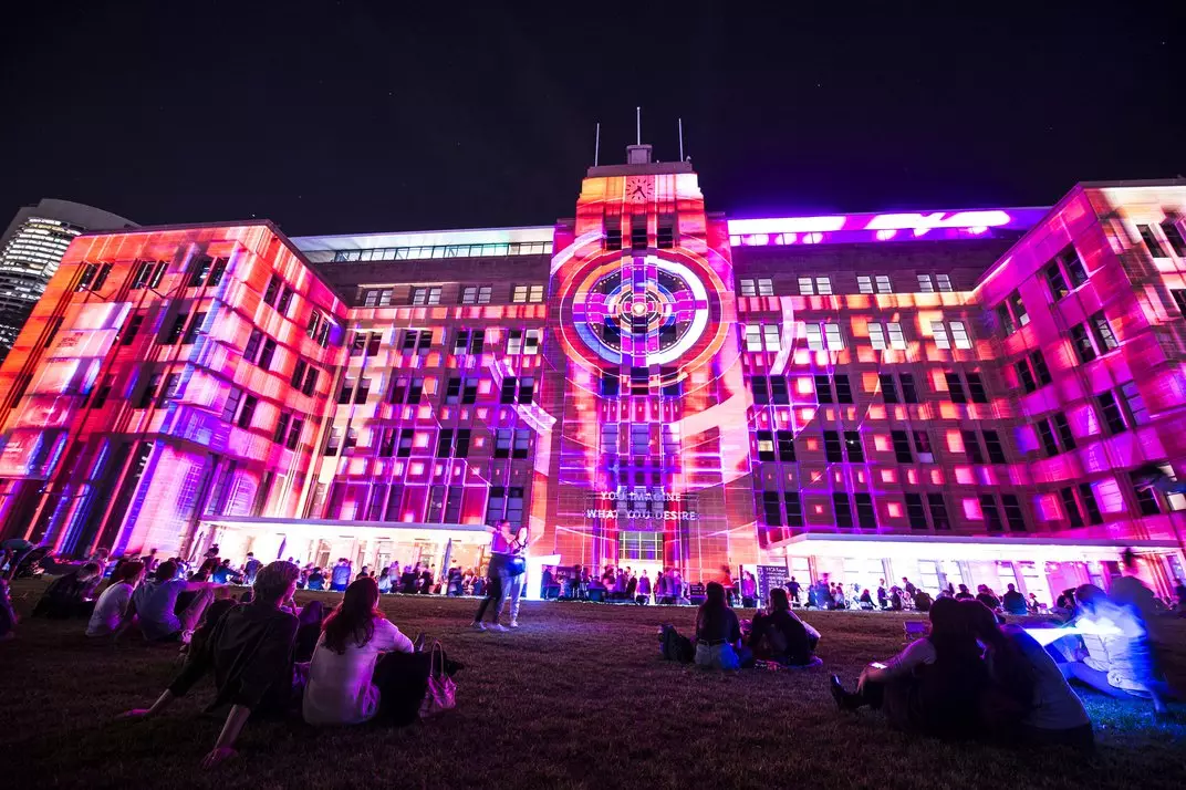 Sydneyjev spektakularni Technicolor Art Festival u devet očaravajućih GIF-ova 48832_9
