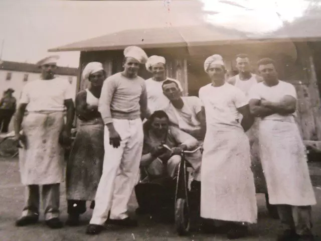 சுமார் 1944-1946 ஆம் ஆண்டு அரிசோனா, புளோரன்ஸ் முகாமில் ஜெர்மன் போர்க் கைதிகள்