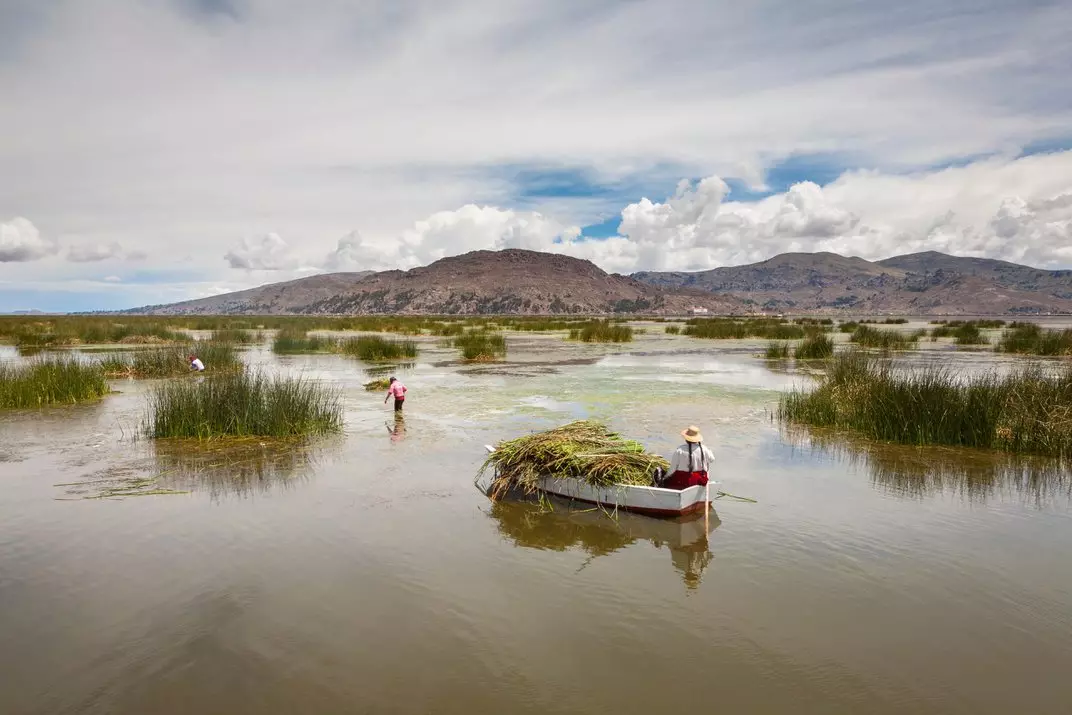 Besök dessa flytande peruanska öar byggda av växter 48872_5
