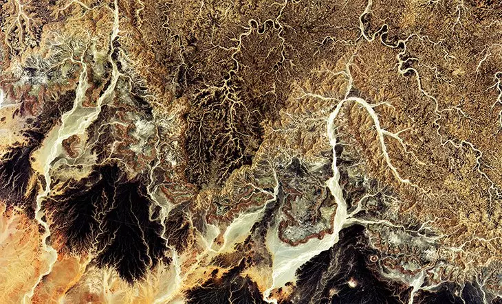 ดูทะเลทรายซาฮาราแอลจีเรียจากอวกาศ 48922_2
