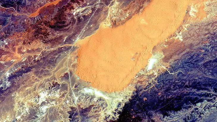Skatiet Alžīrijas Sahāru no kosmosa 48922_5
