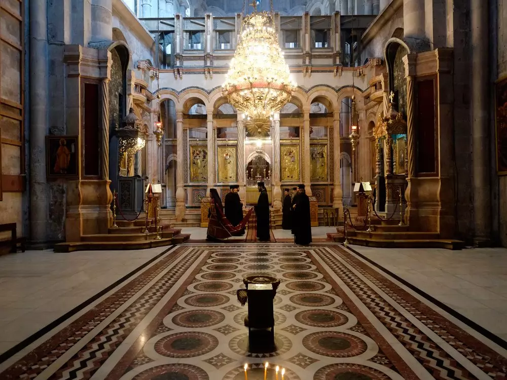 Un altar mayor de la era de los cruzados resurge en el Santo Sepulcro de Jerusalén